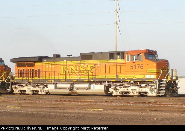 BNSF 5176